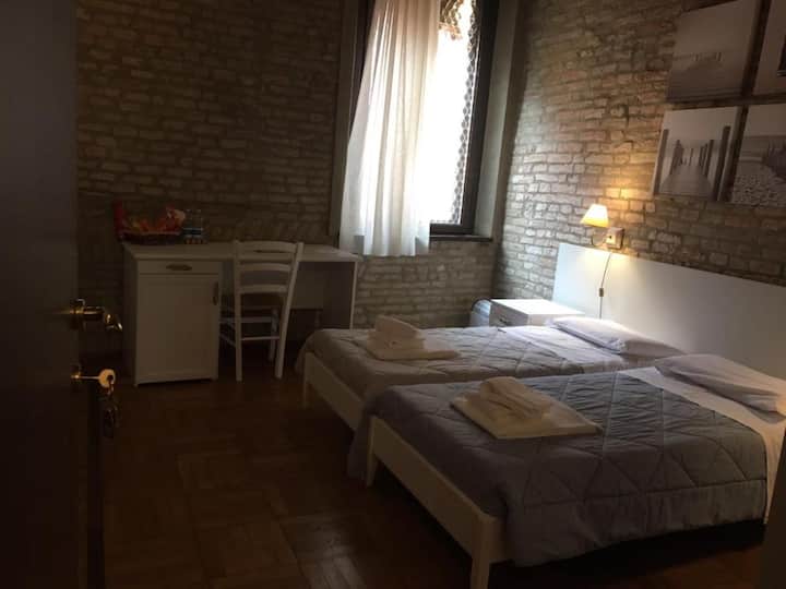 Stella De Tolomei, Stanza Familiare - Ferrara