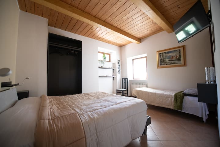 Affittacamere Casa Galiè, Stanza Con Letto Queen . - Sarnano