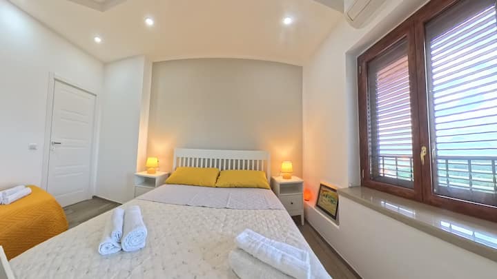 Domus Felix, Stanza Tripla La Lantana - Avellino