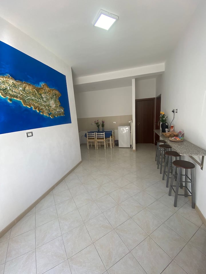 Nicu Mia, Stanza Con Un Letto - Lampedusa