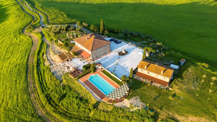 B&b Poderino Il Sole, Lajatico, Tuscany, Suite Ro. - Италия