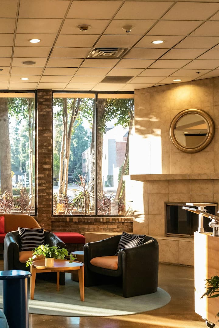 Hotel Burbank - Burbank, CA