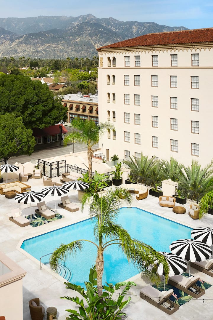 Pasadena Hotel And Pool - Pasadena, CA