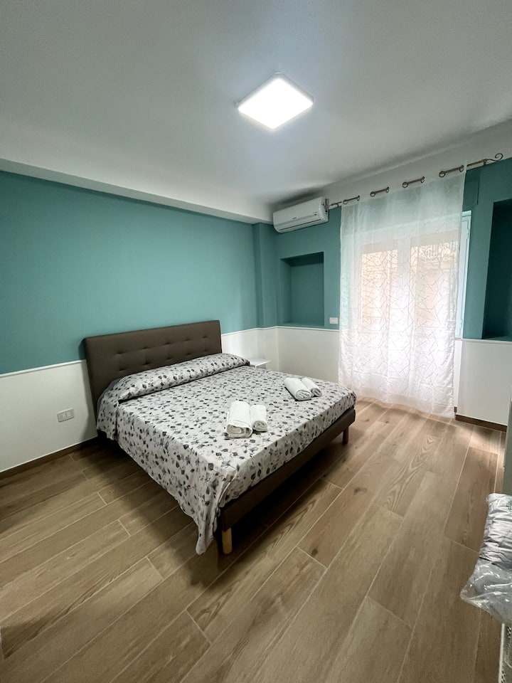 Il Conte Max, Stanza Familiare - Salerno