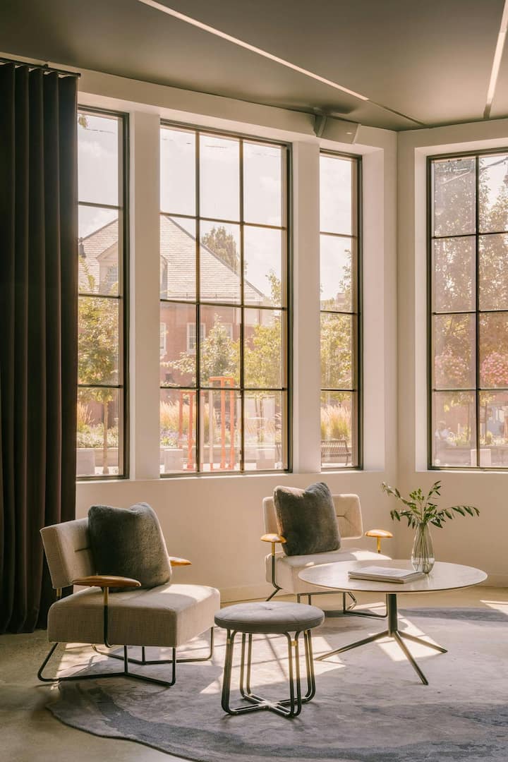 Lark Hotels 907 Main - Boston, MA