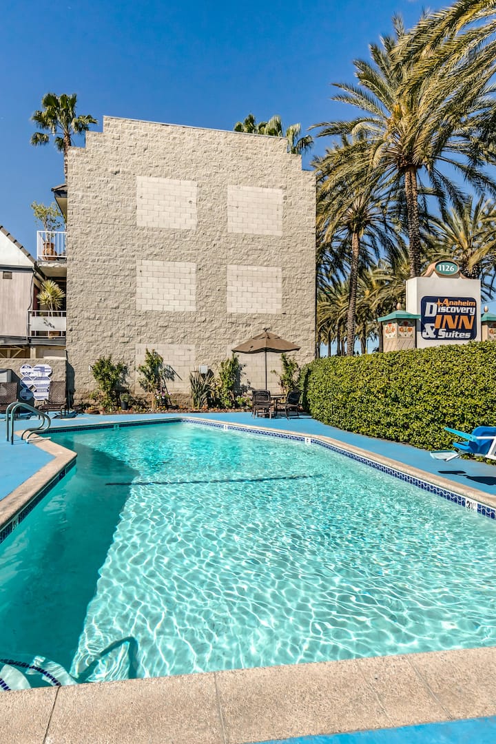 Anaheim Discovery Inn & Suites - Garden Grove, CA
