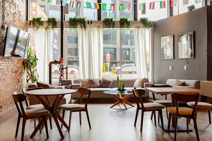 Sova Micro-room & Social Hotel - Dallas, TX