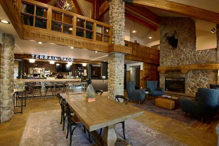 Gravity Haus Big Sky - Montana