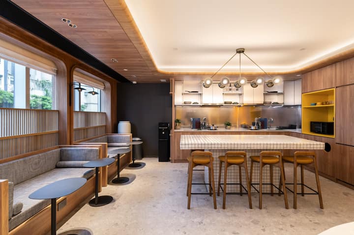 Dash Living On Queen - Hong Kong