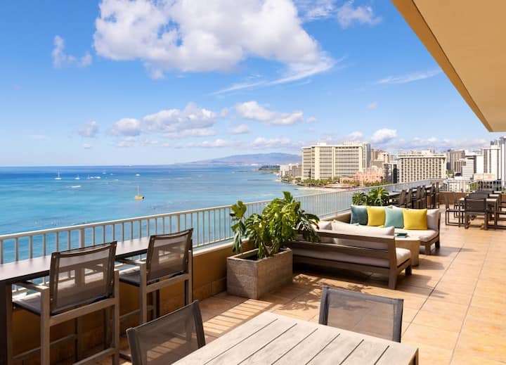 The Twin Fin Hotel - Honolulu, HI