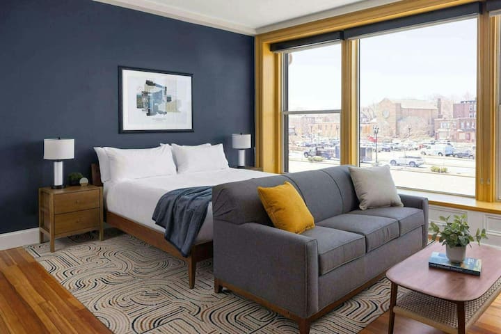 The Courier Hotel - Salem, MA