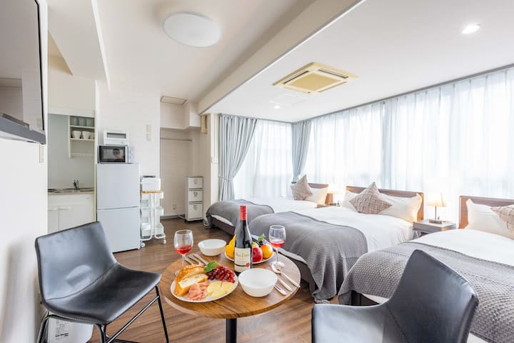 Yusuke's Apartment: 10-minute Walk To Nankai Namba Station / 8-minute Walk To Kuromon Market / Full Wi-fi, Family. - Osaka, Japan