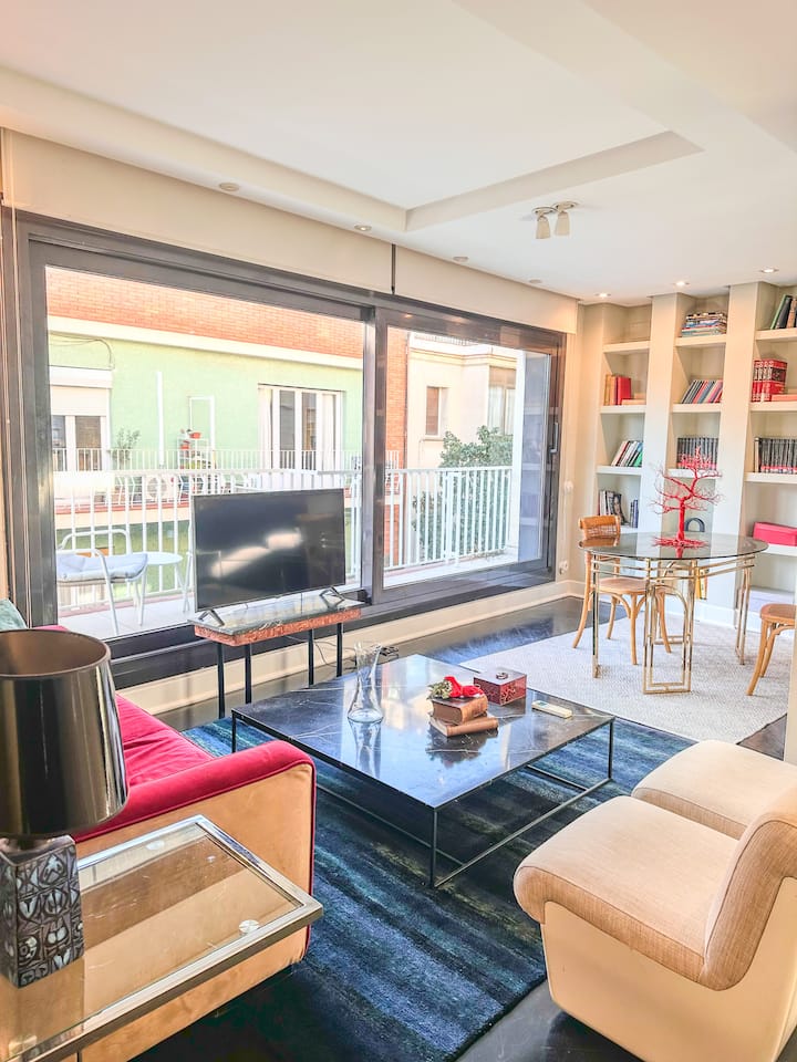 Elegant With A Terrace And Exclusive. Elegant With A Terrace. - Barcelona