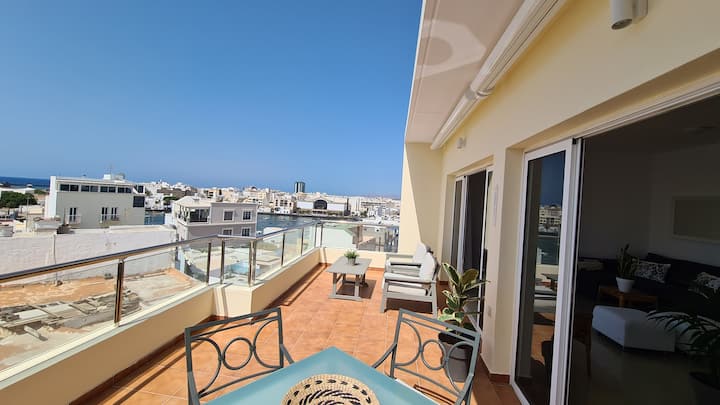 El Charco Penthouse Central With Balcony - Arrecife