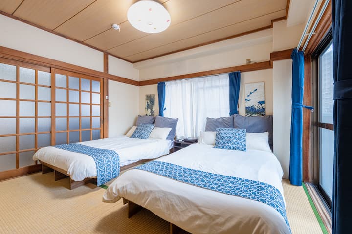 Satoshi's Apartment Is A 5-minute Walk From Asakusa (Tx) Station And A 5-minute Walk From Asakusa Station. There Is A Narita Airport Limousine Bus Stop. - Asakusa