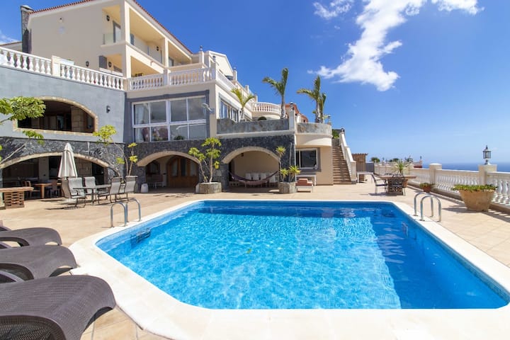 Anna's Apartments And Doublerooms , Ocean Cruise - Costa Adeje