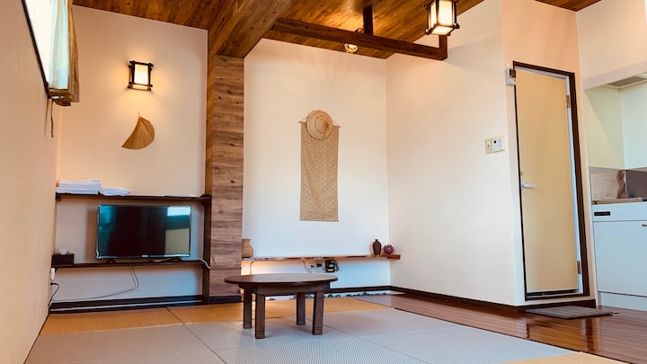 A Compact, Japanese-style Apartment In The Convenient Naha Shintoshin Area, A Three-minute Walk From The Station [3rd Floor, 2 Rooms]... - Naha