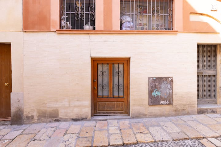 Canals - Old Town - Unik Vacation, Apartamento Ca. - Tarragona