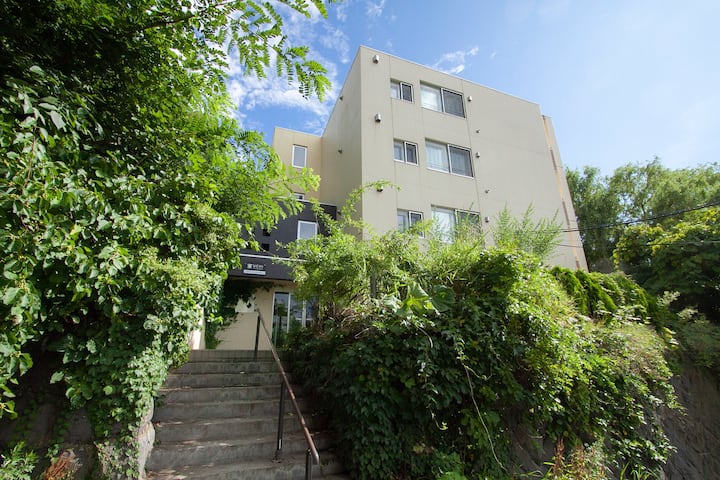 10-minute Walk From Otaru Canal And Sakaimachi-dori | D5, An Unattended Hotel With 17 Rooms Next To Suitengu Shrine | 2 Bedrooms, Bathroom - Otaru