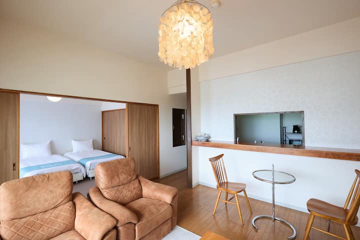 Mr. Adrian Zote's Apartment, Family Apartment 209 - 名護市