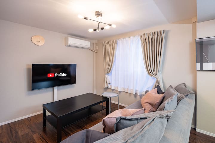 Mayumi's Apartment Is A 10-minute Walk From Nankai Namba Station, With Direct Connections From Kansai Airport, Wi-fi, And A Washing Machine. - Osaka