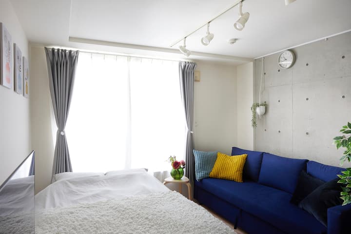 15 Minutes By Direct Bus To Shibuya And Access To Roppongi. Quiet Shirokane. Desk With Monitor And A Queen-size Bed For Relaxing. - Roppongi