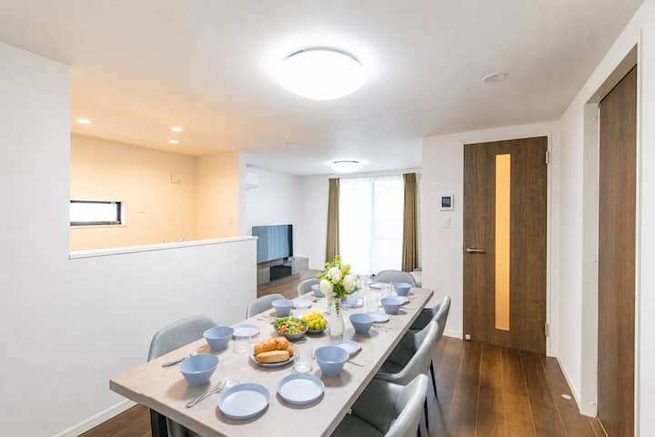 Excellent Access To Haneda Airport | 6-minute Walk To Omori-machi Station | 20 Minutes To Shinagawa | Wi-fi Available | [A] Double Bed X 4 | 59 Sqm | - Tokyo