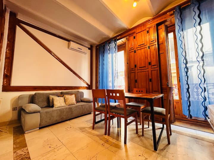 Narce14, 2-bed Apartment N0a - Chueca