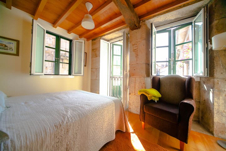 Casa Gótica De La Troya - Santiago de Compostela