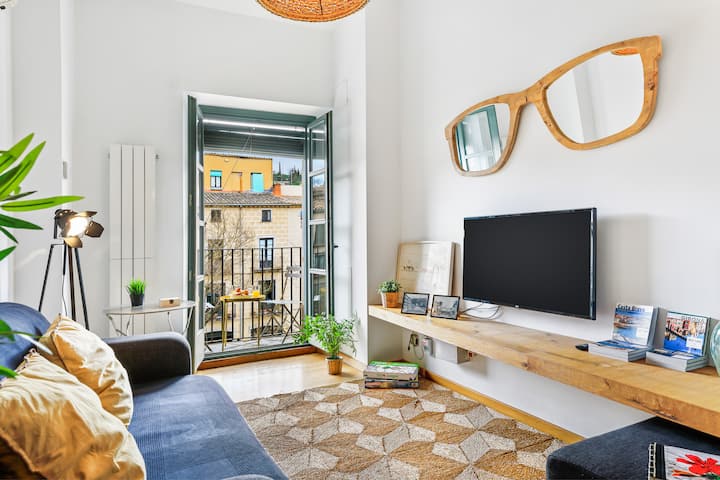 Appartements De Matew Et Esti Dans La Vieille Ville, Penthouse Ensoleillé. - Gérone, Espagne