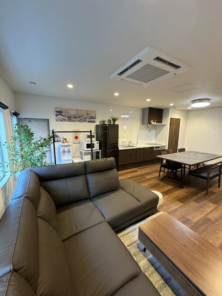 Grand Ground's Apartment, 1 Minute On Foot From Osaka Port Station, 81 M² Spacious 2ldk 3. - Osaka, Japan