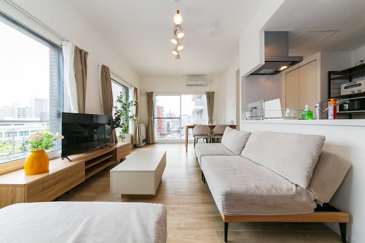 Maximum 3 To 8 People / 1-2 Bedrooms, Living Room And Dining Room / 5-minute Walk From The Station / 15-minute Walk From Susuki / Convenience Store 10 Seconds Away / Ramen Kaido, Relaxing. - 札幌市