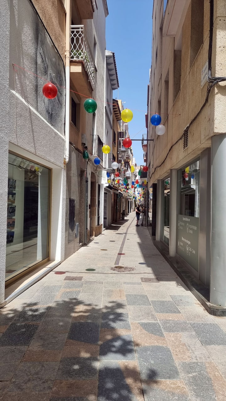 Karen's Apartments, Centrally-located Apartment... - Pineda de Mar