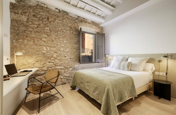Apartamentos De Isabel, Apartment With Double Bed. - Gerona, España