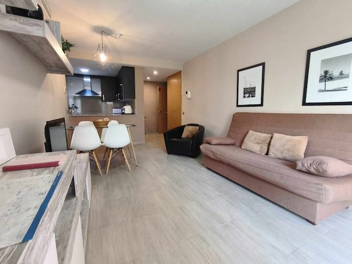Mazi Apartments 2, Apartment With King Bed And ... - Mataró