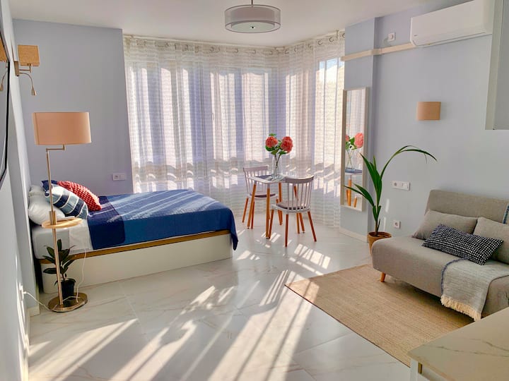 Studios With A Pool In The Centre, Loft With A Double Bed. - 托雷莫利諾斯