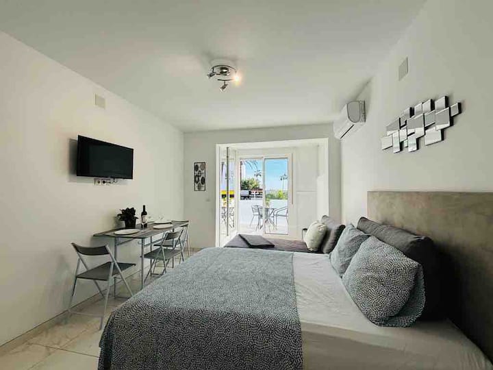 Apartamentos De Alejandro Jose, Apartment With C. - Benalmádena