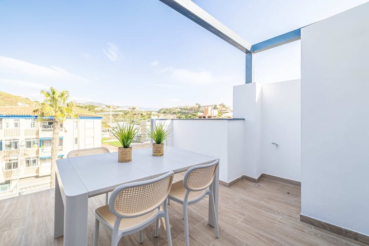Beach & Golf By Stay Homy, Modern Apartment Near . - Torre del Mar