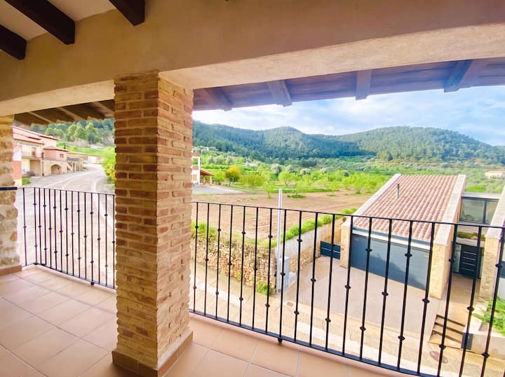 Casa La Luz Matarraña, Balcony With Views Of The Mountains. - Valderrobres