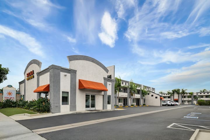 Solara Inn & Suites - Garden Grove, CA