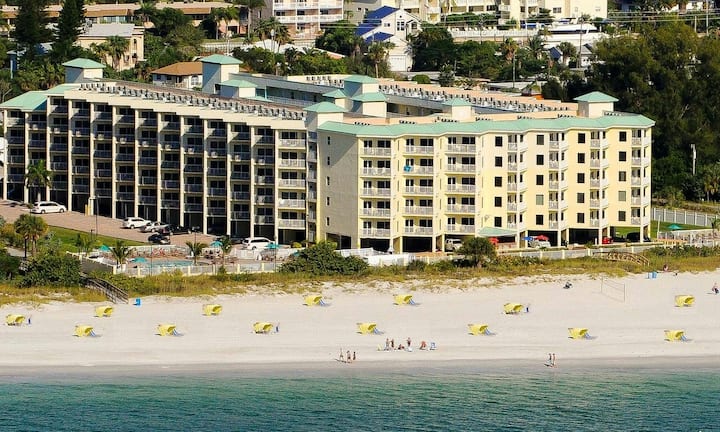 Sunset Vistas - 2 Bedroom Beachfront Suites - Treasure Island, FL
