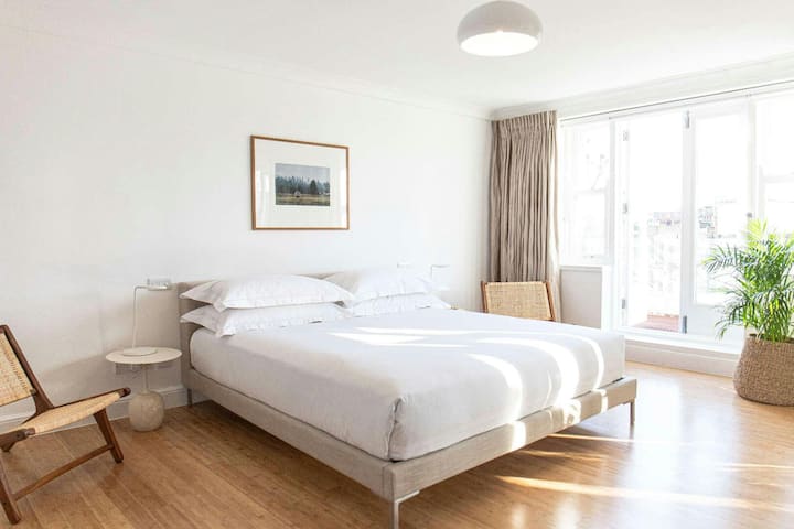 Europa House Hotel - 埃奇韋爾
