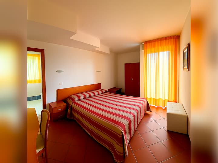 Camera Privata Con Bagno Presso Hotel Familiare - San Giovanni Rotondo