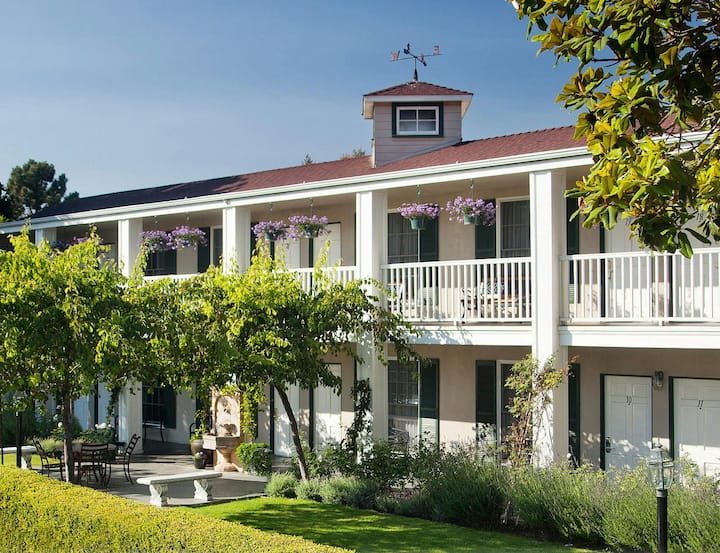 Lavender Inn By The Sea - Santa Barbara, CA