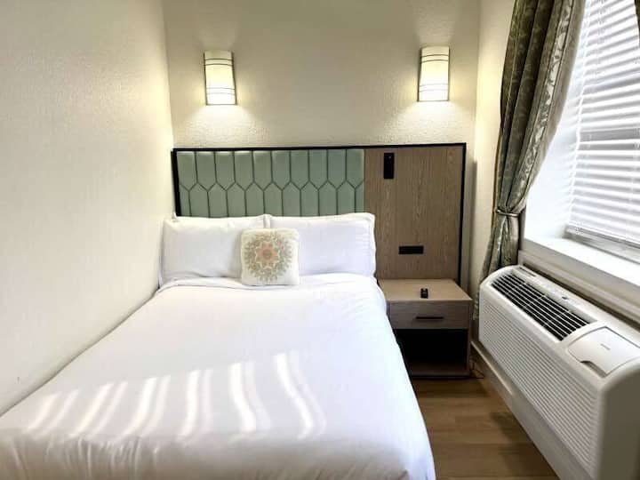 Athens Hotel And Suites - Houston, TX