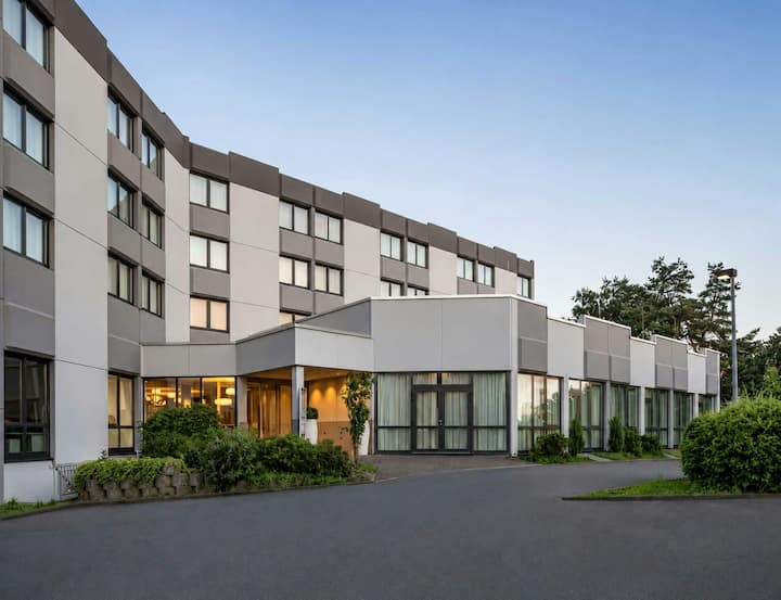 Sunday Hotel Frankfurt Airport Kelsterbach - Frankfurt