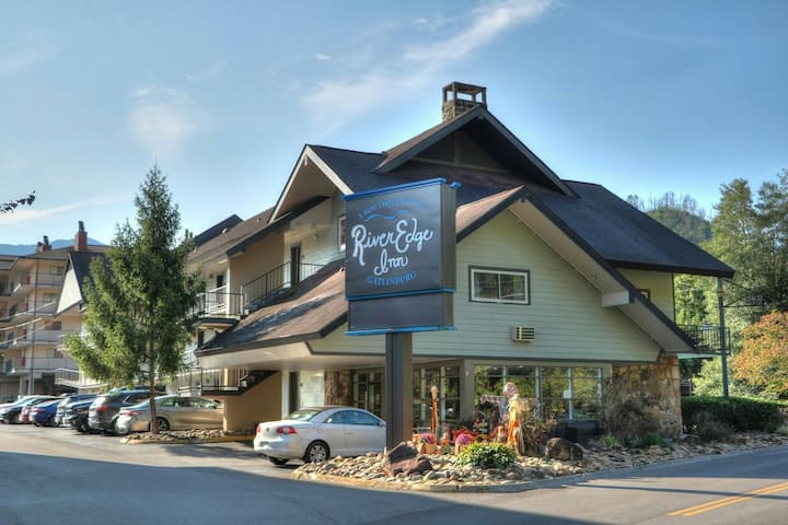 River Edge Inn - Gatlinburg, TN