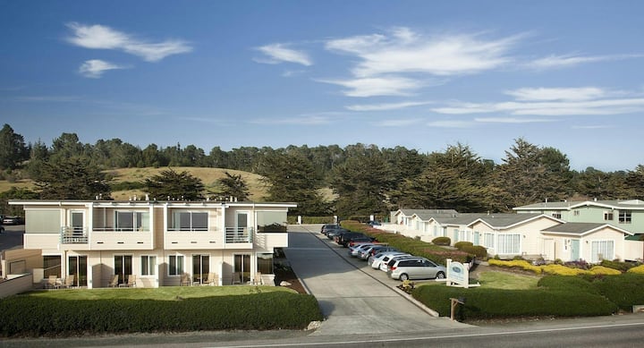 Cambria Landing Inn & Suites - Cambria, CA