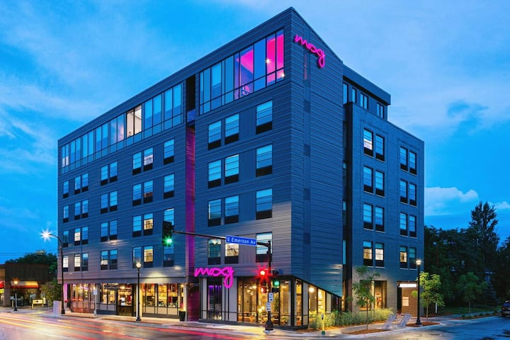 Moxy Minneapolis Uptown - Minneapolis, MN