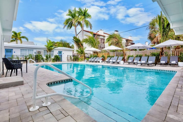 Cottages At Siesta Key Inn - Siesta Key, FL